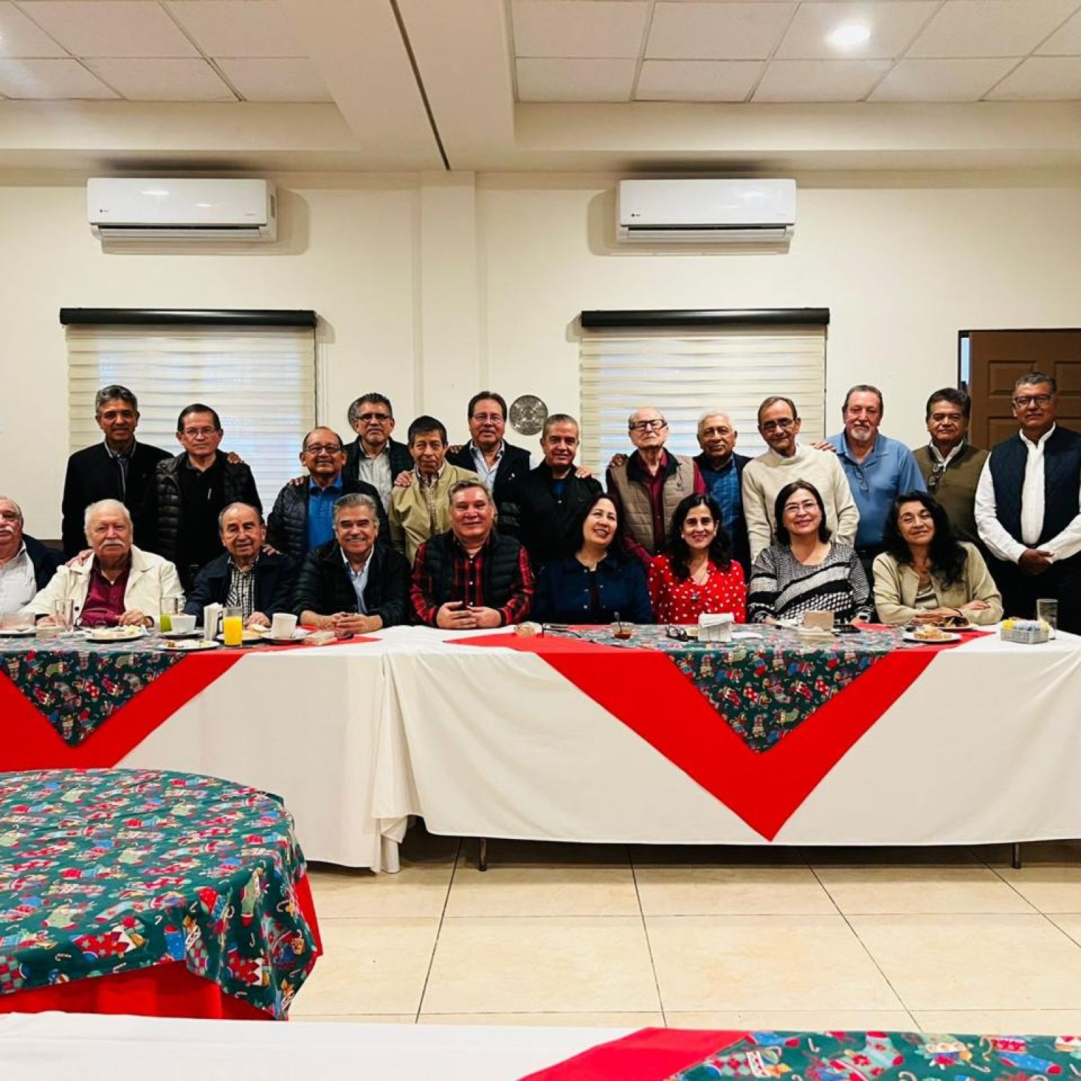Desayuno del grupo de jubilados FIRA de León, Gto – JUFIRA